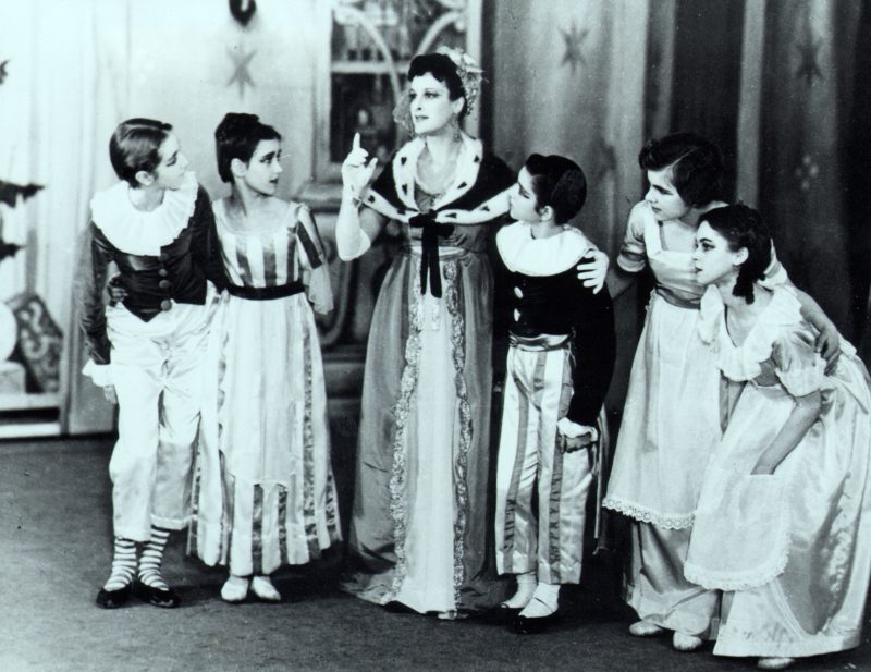 Julia Farron OBE (1922-2019) - The Royal Ballet School